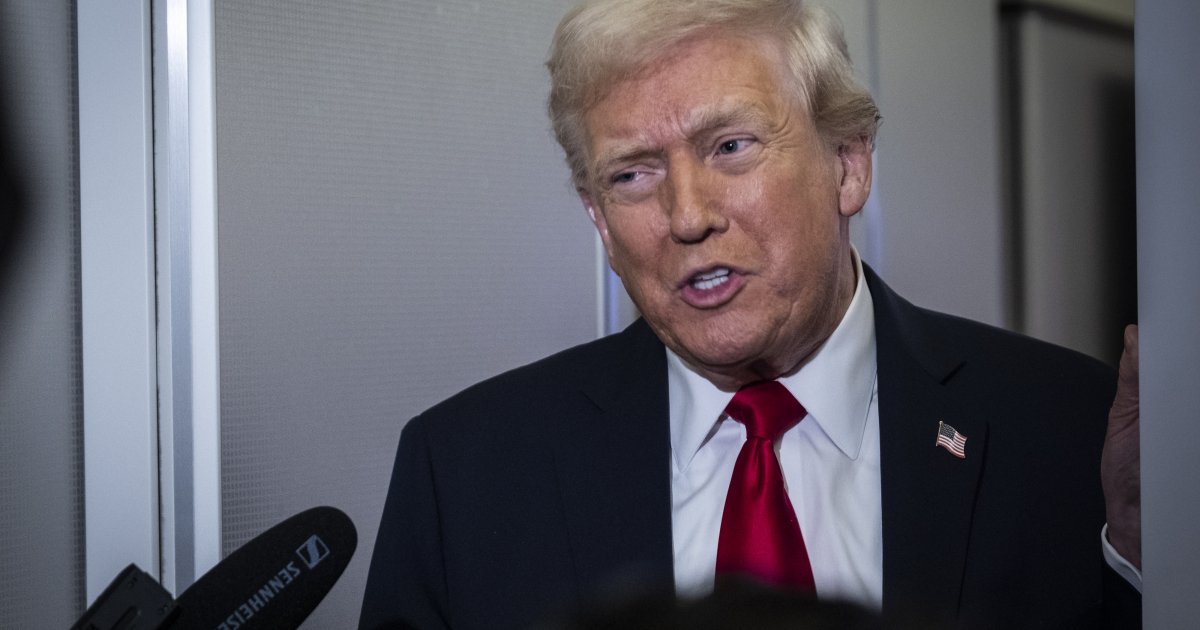 Bloomberg: Озвучуючи зазіхання на Гренландію, Трамп пригадав, що йому ...